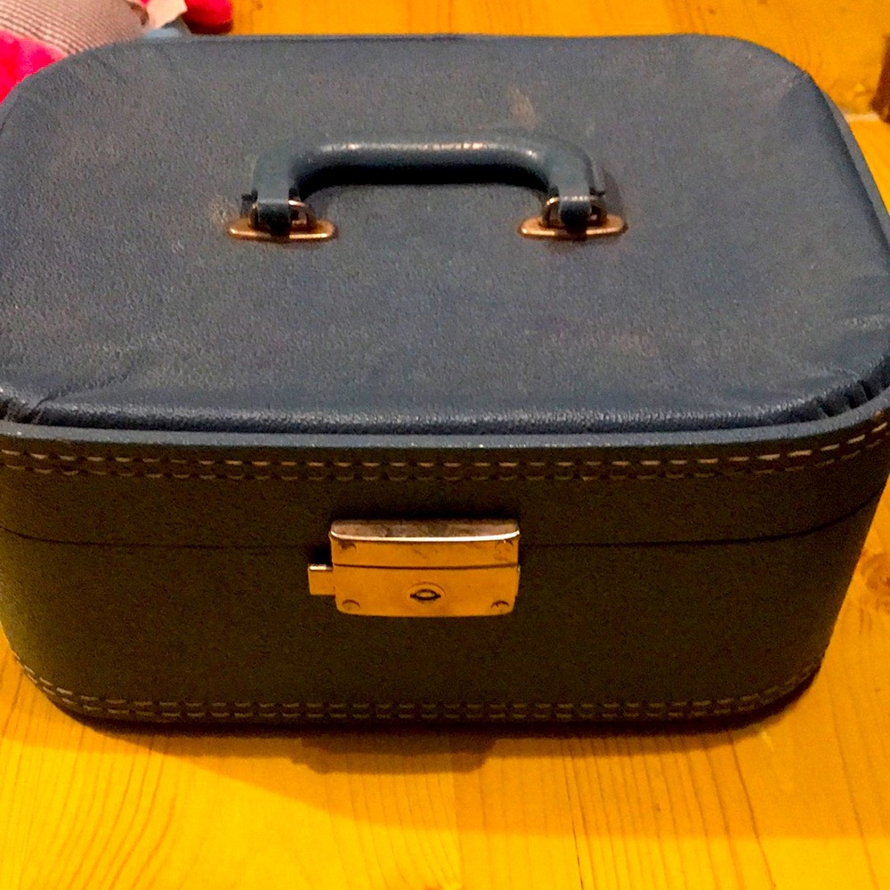 1950s Vintage Train Case Key Missing - Gem